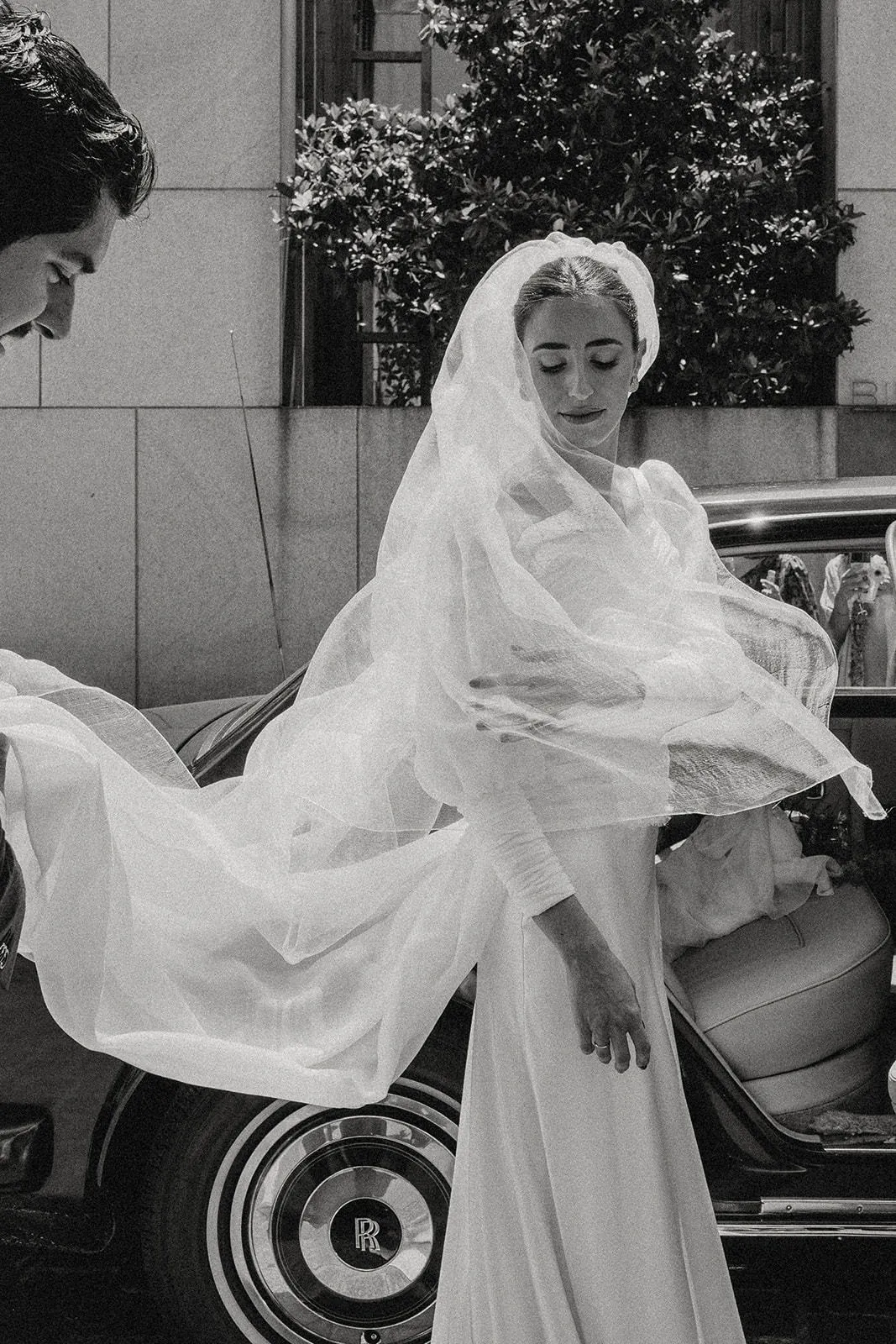 La novia zaragozana que nos enamoró con su velo y sus mangas con ...