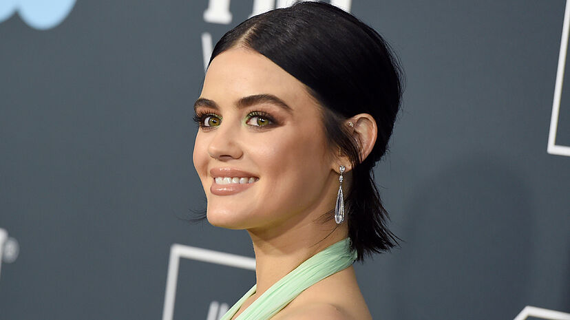Lucy Hale, Color De Pelo Oscuro Ojos Verdes: Cómo Maquillarlos Si