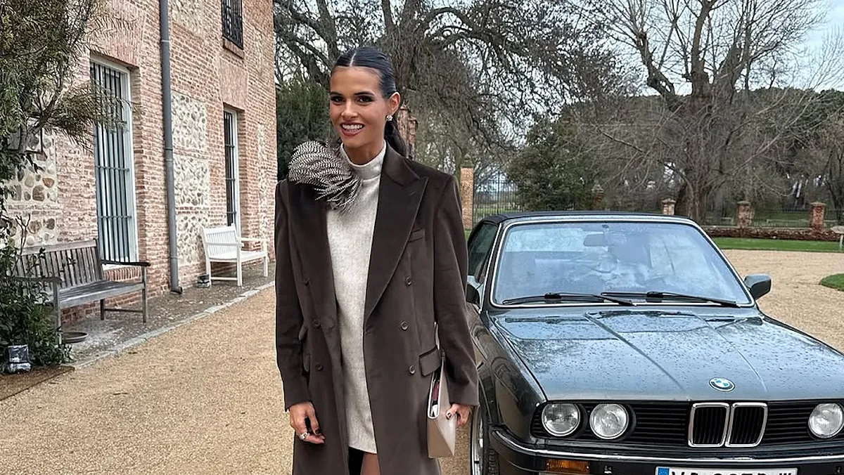 Un diez para la elegante invitada que fue con vestido corto a la boda ...