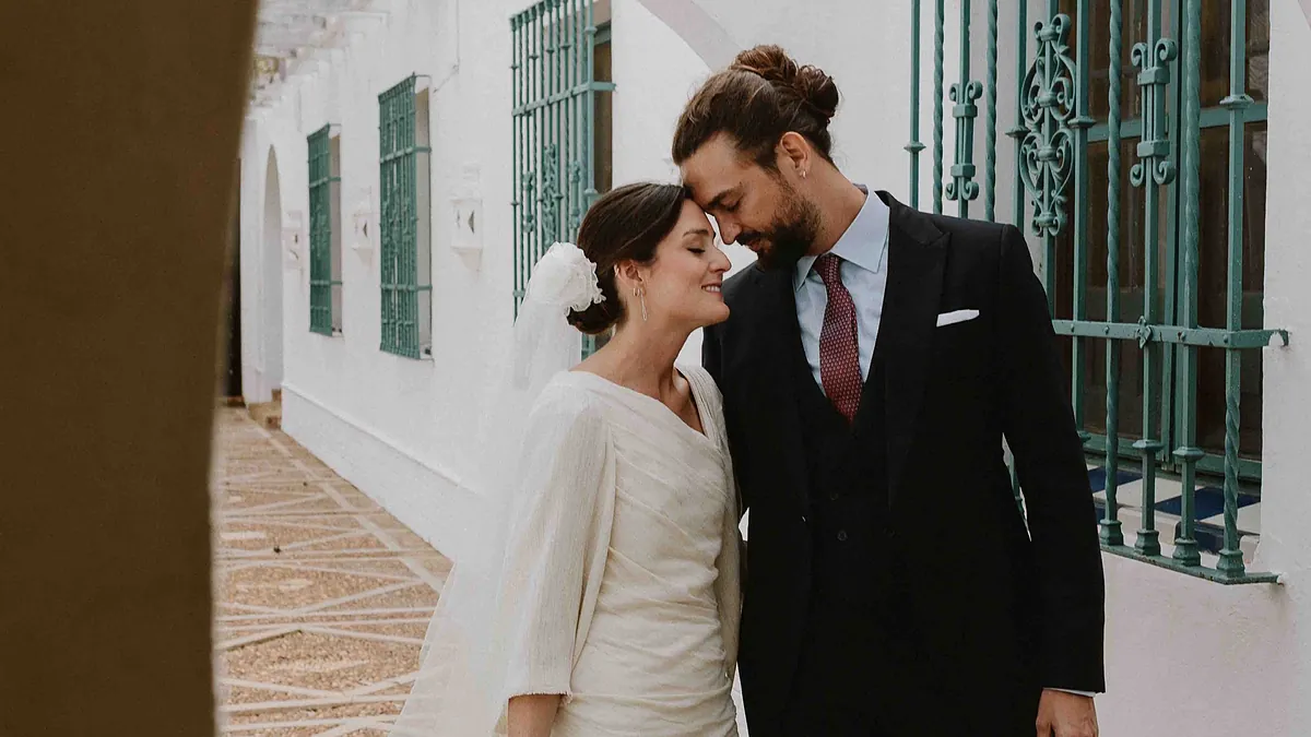 La novia sevillana que nos conquistó con su flor en el pelo y los mil ...
