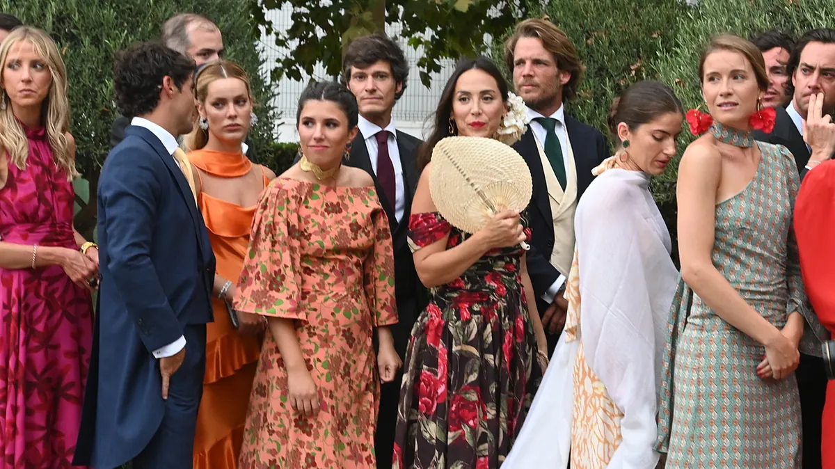 Teresa Urquijo, mujer de José Luis Martínez-Almeida, y Tamara Falcó ...