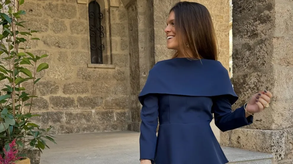 La invitada más elegante del fin de semana no lleva un vestido midi si ...